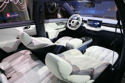 Foxconn Model C Suv ไฟฟ้า ขนาดกลาง 700 กม ชาร์จ ก่อนเปิดตัว รถใหม่