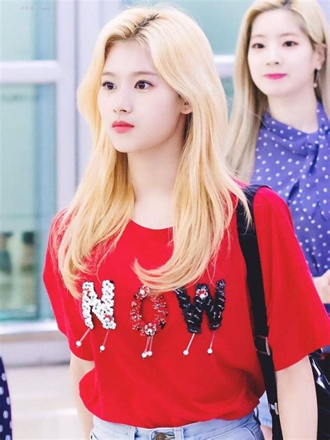 Pin Von Barbosa Auf ÷ Sana And Tzuyu
