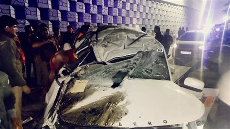 Bolero Car Fell From The Flyover In Lucknow 3 Youths Died On The Spot