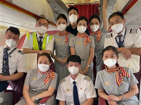 飞行30载 首都航空两名功勋乘务员光荣退休航空要闻资讯航空圈