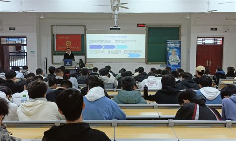 计算机科学与工程学院开展行业专家进课堂引领学生促成长系列活动探索IT新世界大学生职业生涯规划讲座 桂林航天工业学院