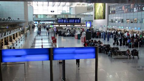 프랑크푸르트 국제 공항 터미널 플러스 사람들 보기입니다 독일 유럽 공항에 대한 스톡 사진 및 기타 이미지 공항 공항 터미널