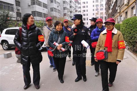 郑州公安：平安守护 我们同行 人民图片网
