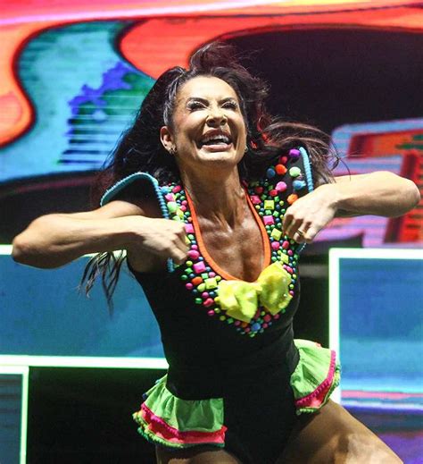Carla Perez Aparece De Surpresa Em Show De Celebração Aos 30 Anos Do É