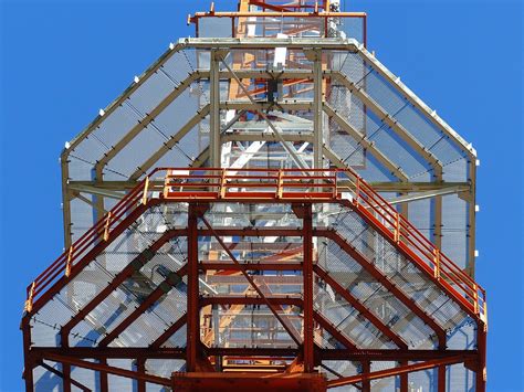 무료 이미지 하늘 구성 탑 통신 플랫폼 푸른 발판 돛대 전망대 라디오 타워 보내다 전송 타워 무선 기술 송신기 라디오 안테나 라디오 마스트