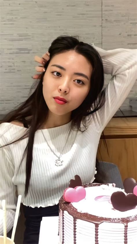 Yuna Itzy Jangan Di Repost Tanpa Izin Kalau Mau Save Photo Izin Dulu