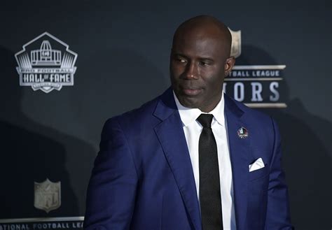 Former Dawg Terrell Davis In The Pro Football Hall Of Fame