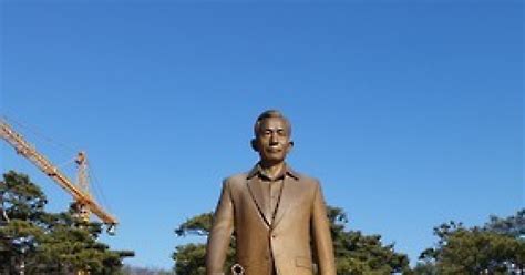 광화문광장 세종대왕·이순신장군 이어 박정희 동상도