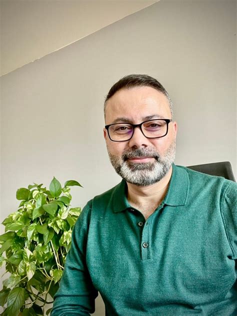 ململانێی نێوان پارتی و یەکێتی لەسەر خزمەت نییە وەک ئەو چیرۆکەی کابرا، کە بە ژنەکانی دەگوت