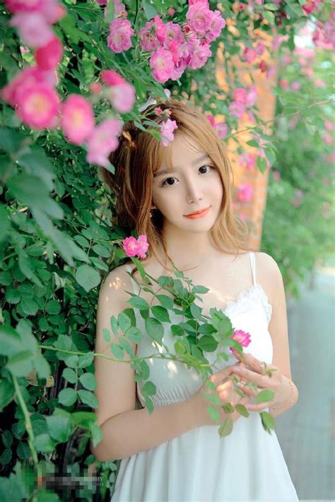 街拍穿吊帶睡衣的長髮美女甜美純情小妹妹 每日頭條