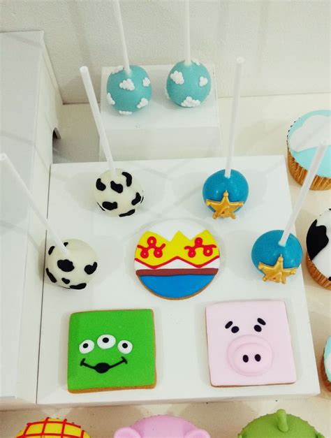 Mesa Dulce Toy Story torta cupcakes cake pops y galletas Cumpleaños Toy story Mesa dulce