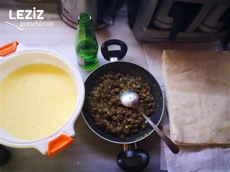 Baklava Yufkasından Sodalı Kıymalı Börek Leziz Yemeklerim Recipe Food Desserts Pudding