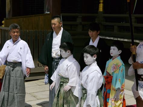 長刀鉾稚児、禿、お千度の儀。 祇園祭