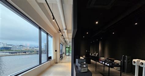 수영강 보며 고가 스피커·이어폰 듣는다민락동 프리미엄 청음숍 가보니