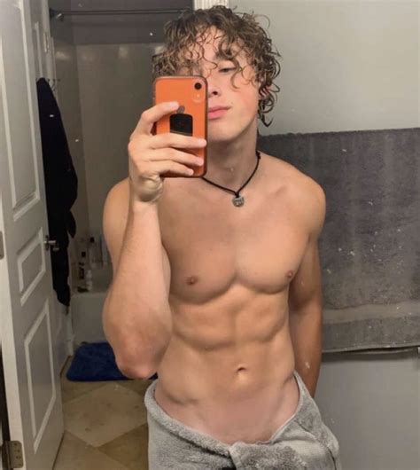 Masterblondejock On Twitter The World Revolves Around Me Cashmaster