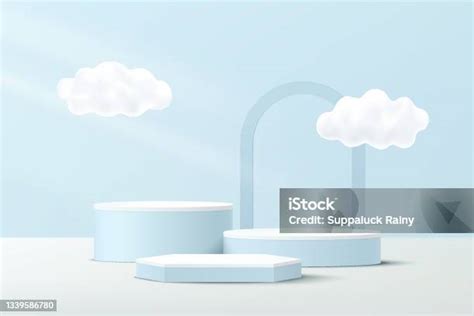 추상 흰색 블루 3d 육각형 및 실린더 받침대 연단에 구름 비행 및 아치 배경 제품 디스플레이 프리젠 테이션을위한 파스텔 블루