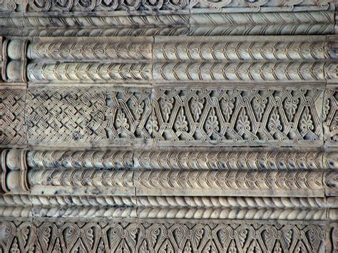 An Intricately Designed Wall In The Middle Of A Building
