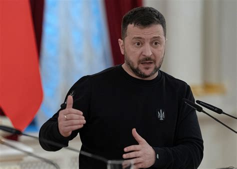 Зеленський заявив що тези про його нелегітимність з травня проплачує