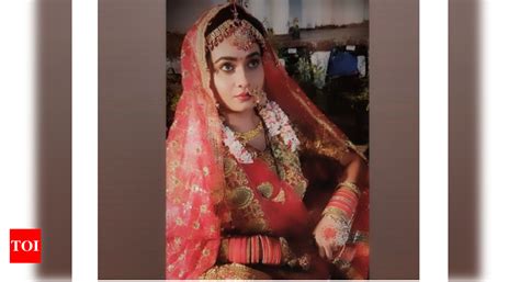 Ritu Singh Looks Majestic In This Beautiful Bridal Attire Bhojpuri