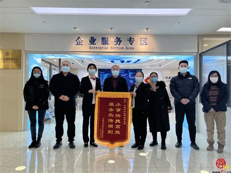 济南市行政审批服务局食药卫健处高效审批服务助力冬奥盛会 记者直击 舜网新闻