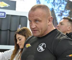 Mariusz Pudzianowski Słynny Strongman I Zawodnik Mma świętuje Urodziny