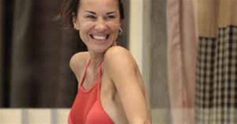 Antonella Mosetti Svolta Hot Al Grande Fratello Vip Curve In Mostra Nella Casa