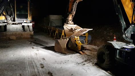 초보굴삭기 기사 눈물겨운 버킷정리하는 영상 Youtube