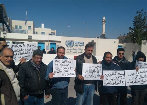 فلسطينيو سورية يعتصمون أمام مقر الأونروا في عمان وكالة شهاب الإخبارية