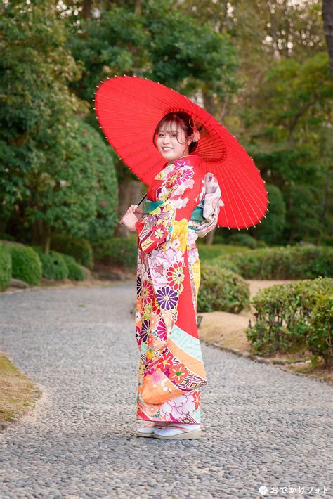 大濠公園日本庭園で成人式の後撮りロケーション撮影、寒さを表情に出すことなく素敵な笑顔を見せてくれました♡ 福岡の出張撮影おでかけフォト