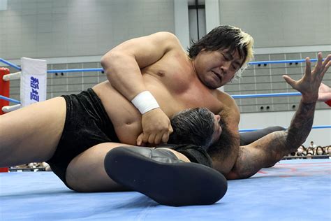 53【全日本】諏訪魔がクルー絞殺で4勝目 V圏内で最終公式戦へ「優勝見えてきた」プロレス格闘技dx