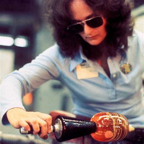 Bergstrom Mahler Museum Of Glassaudrey Handler Crop Web Bergstrom Mahler Museum Of Glass