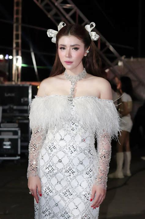 សុខ ពិសី ត្រូវគេសរសើរថាប្លែកទាំងសម្រស់និងដើមទ្រូង សារព័ត៌មាន នគរវត្ត