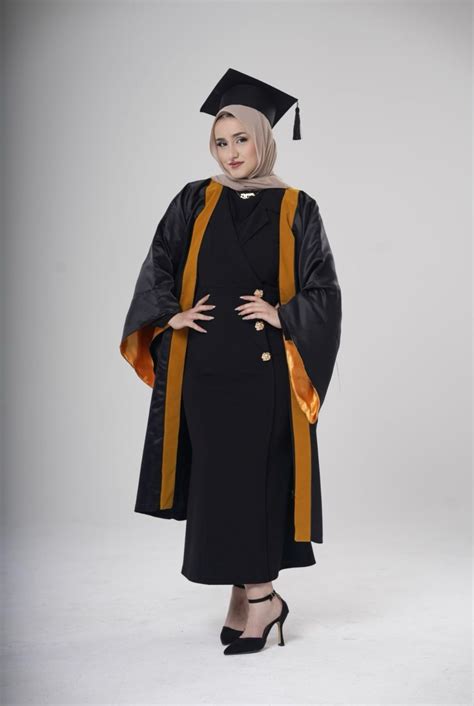 يَرْفَعِ اللَّهُ الَّذِينَ آمَنُوا مِنكُمْ وَالَّذِينَ أُوتُوا الْعِلْمَ دَرَجَاتٍ } All Praise