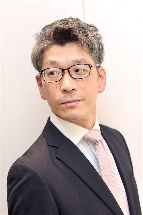 スーツに合うビジネスグレイヘアツーブロックアップバング ヘアスタイル 人形町、水天宮前の理容室、床屋 Hairandgrooming