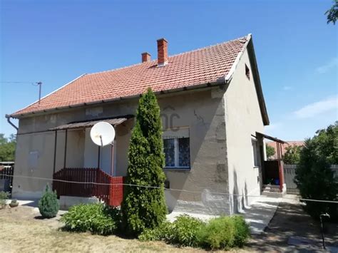 Eladó 3 szobás családi ház 9 3 millió Ft értékben Egyeken