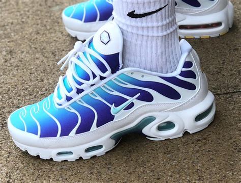 Review Nike Air Max Plus Requin OG Fierce Purple Bleached Aqua
