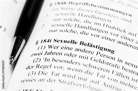Sexuelle Belästigung Paragraph im deutschen Strafgesetzbuch 스톡 사진