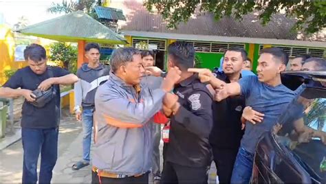 Guru Sd Di Kendari Lecehkan Siswi Diamuk Keluarga Korban Matalokal