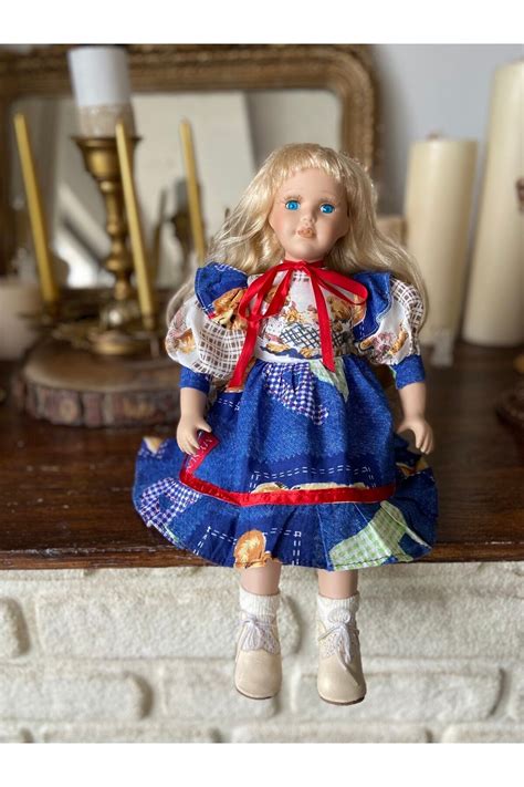 Handmadesign Koleksiyonluk Porselen Bebek Sarışın Mavi Gözlü Oturan Cm Fiyatı Yorumları