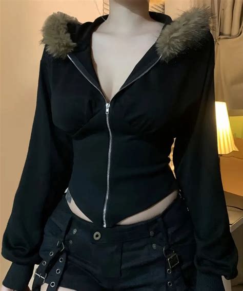 Укорочена зіп кофта з хутром на капюшоні 1 270 грн Кофти Хмельницький на Olx