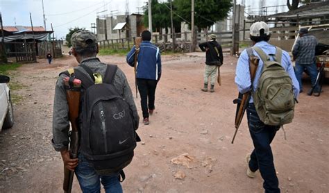 Ante La Ausencia De Autoridades 40 Pueblos De Guerrero Se Arman Contra