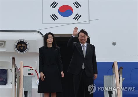 손 흔드는 윤석열 대통령 연합뉴스