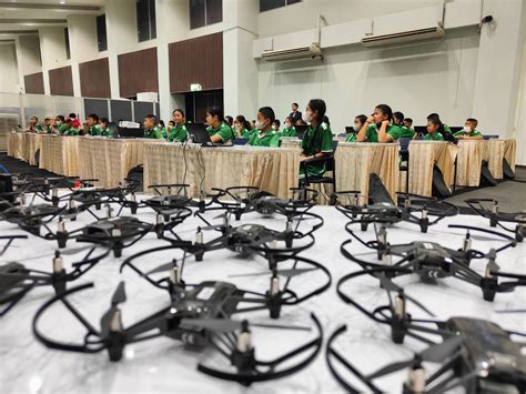 66 ค่ายหนึ่งวัน อบรม “coding With Drones” สำหรับนักเรียนประถมศึกษา