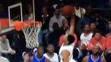 Anthony Davis Pulls An Alley Oop Dunk Out Of The Rafters With One Hand