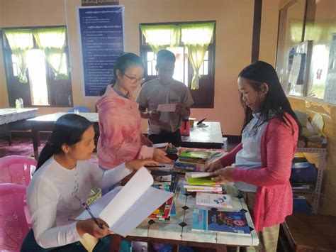 မိုးနဲမြို့နယ်၌ Mobile Library စနစ်ဖြင့် သုတ၊ ရသစာအုပ်များ သွားရောက်င