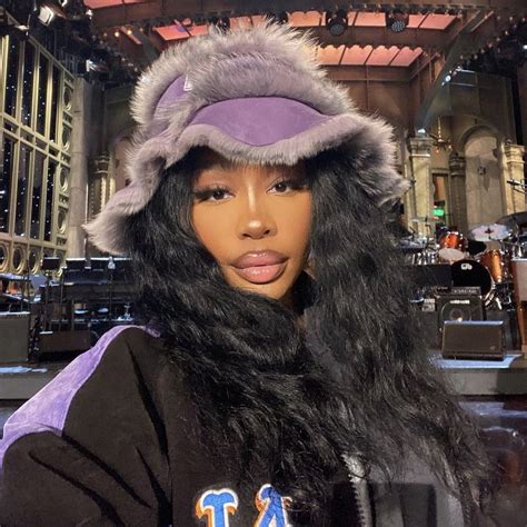 Sza Performs New Song Blind On Snl Announces Sos Album Will Drop