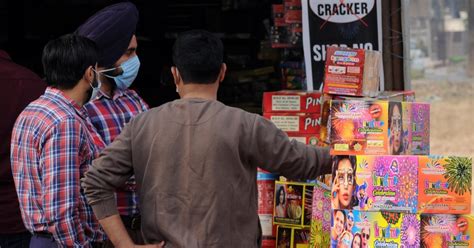 Ban Of Sale And Use Of Firecrackers In Delhi Is Just On Paper