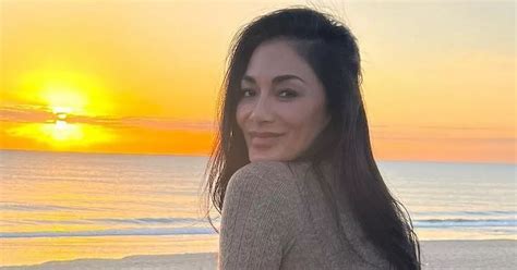 Nicole Scherzinger Exposes Hourglass Curves As She Arches Back And Top