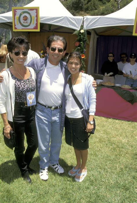 Psychologist On Kris Jenners Scandalous Marriage To Robert Kardashian