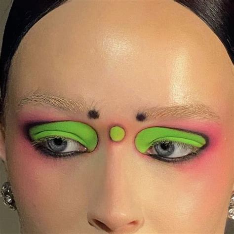 Pin By Watibachira On Makeup Unconventional Makeup Crazy Makeup